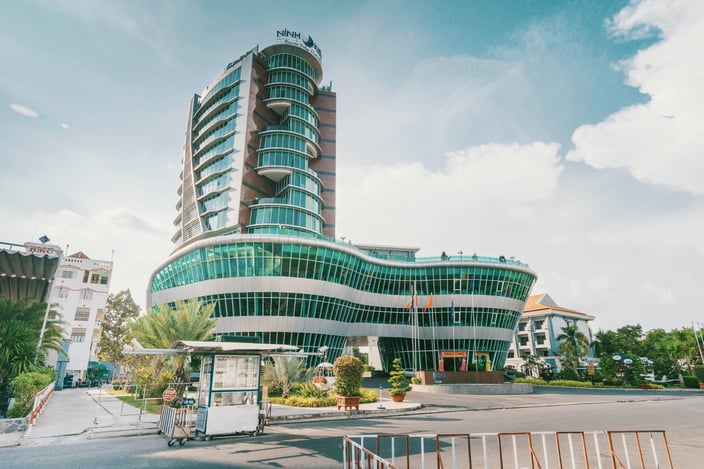 The 8 Major Hotel Management Challenges 2022 - 2025